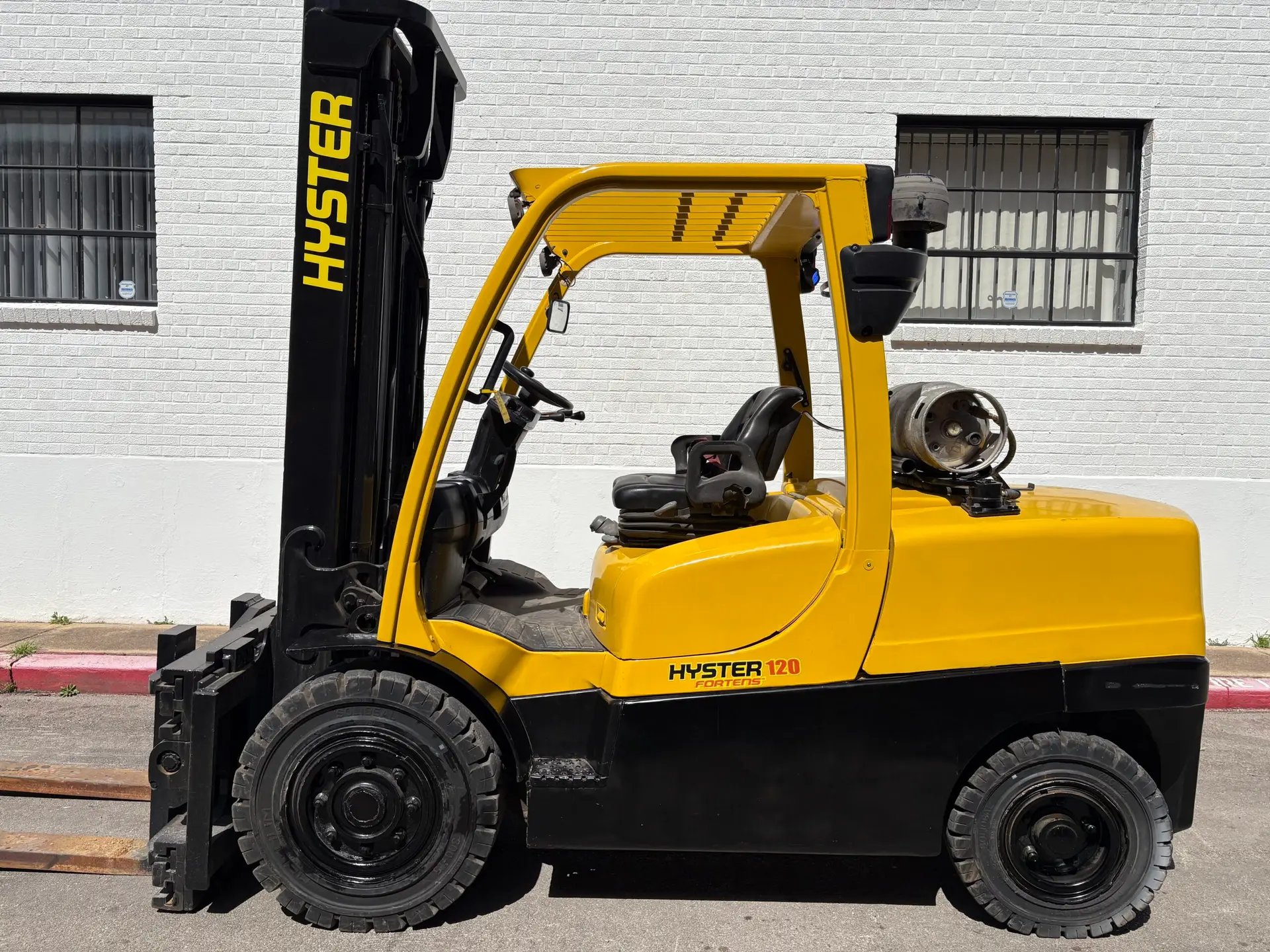2017 Hyster H120FT w/Fork Spreader | 4K Lift Company