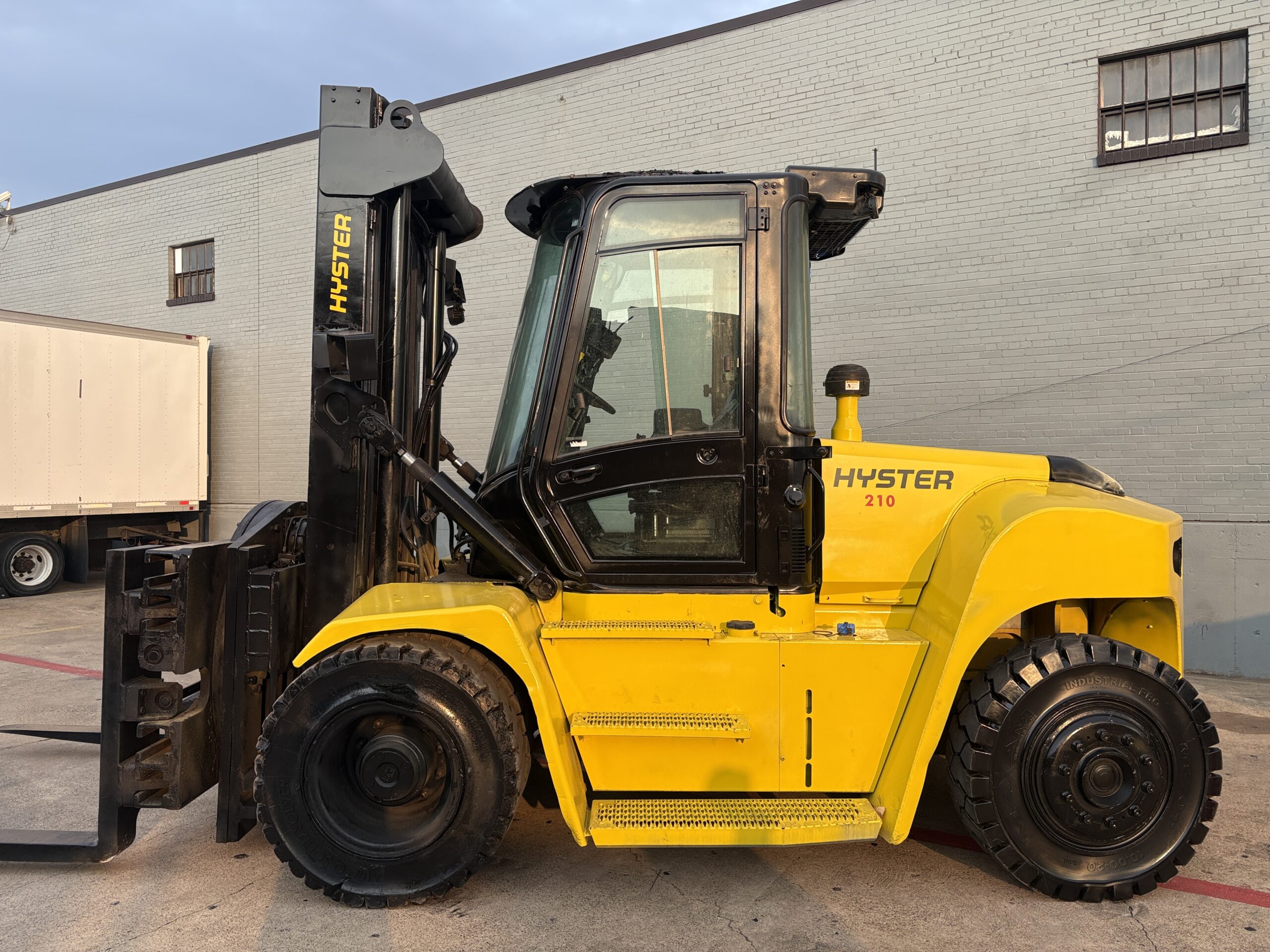 2016 Hyster H210HD W/Rotating Fork Positioner | 4K Lift Company